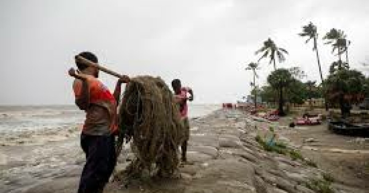 Thousands evacuate as Cyclone Remal approaches Bangladesh | Maldives ...